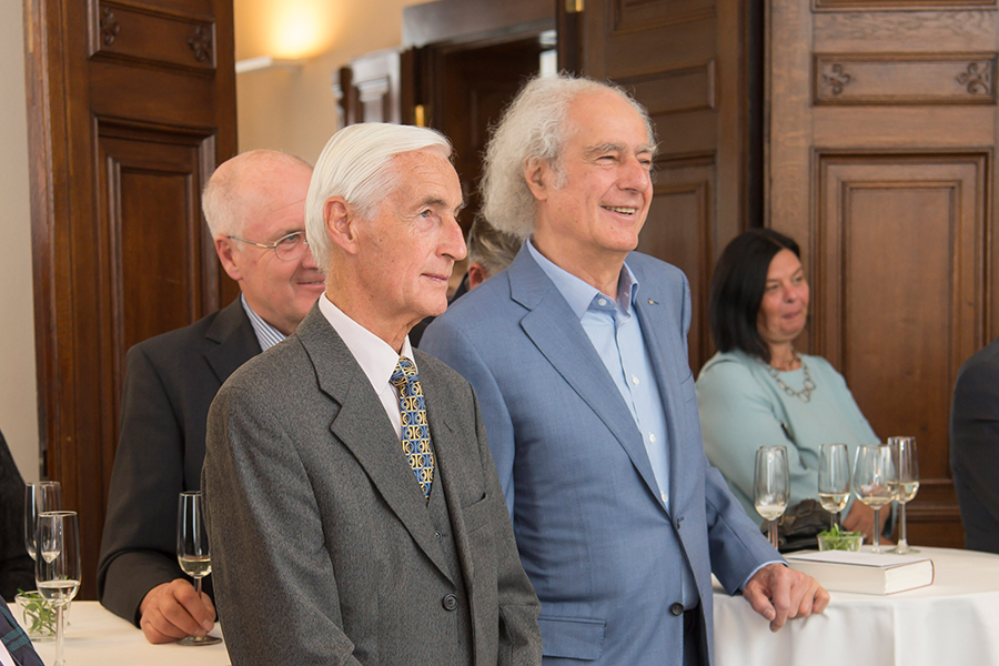 Ein Denkmal für Helmut Strobl am Kunsthaus Graz - Stadtportal der ...